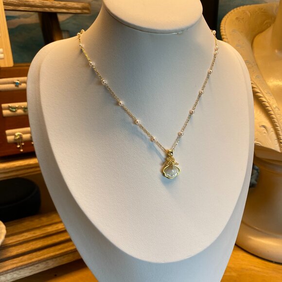 Salty Mermaid Gems | Jewelry | M76 Dainty Gold Tone Clam Shell Pendant ...